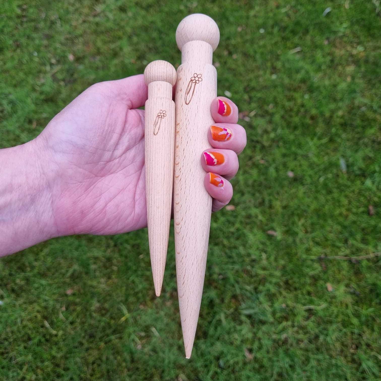 Garden Dibber - Traditional Wooden Tools in 2 Sizes - e-Pots